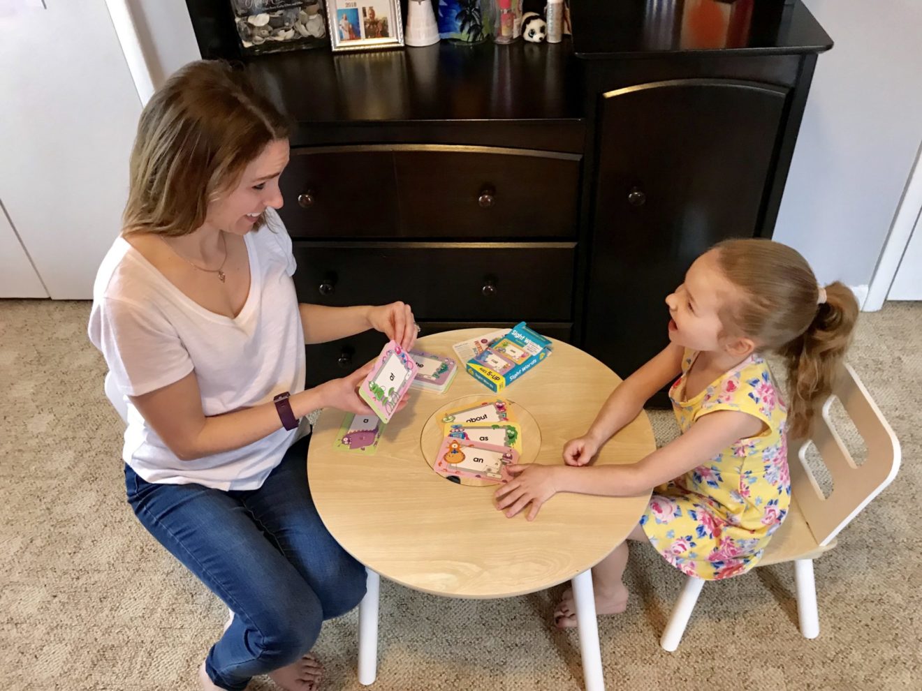 Learning to Read + FREE Matching Activity - thisaveragemom.com